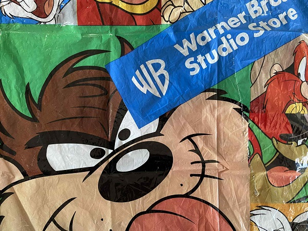 Remembering Warner Bros. Studio Stores | It's A Stampede!