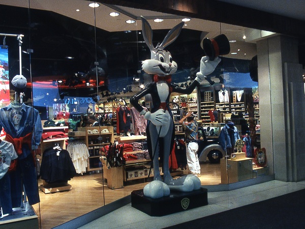 Remembering Warner Bros. Studio Stores | It's A Stampede!