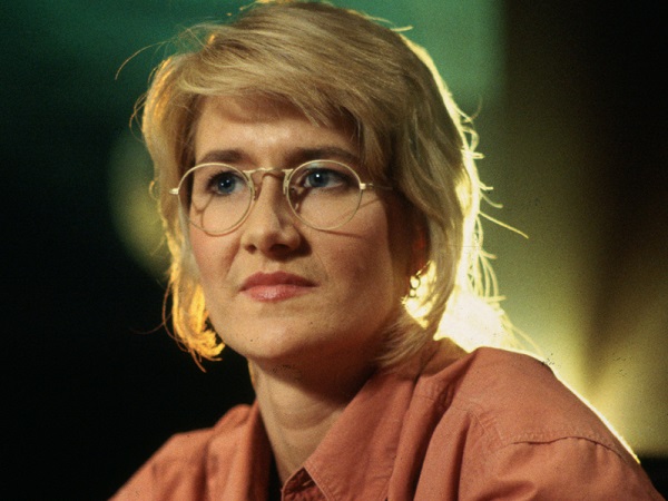 Netflix nail why Dr. Ellie Sattler is THE BEST Jurassic Park character ...