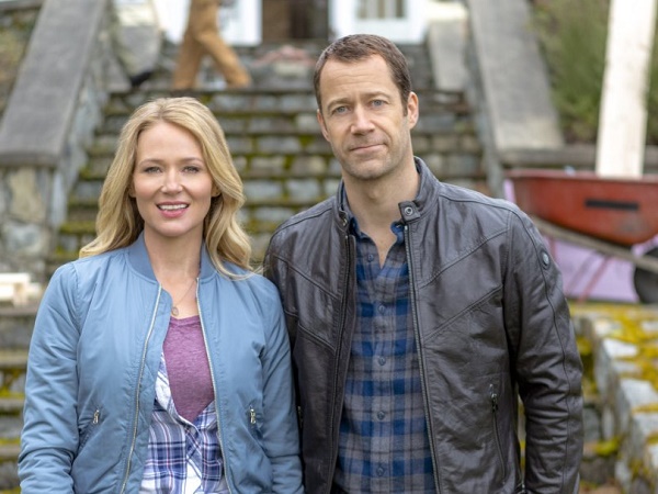 What is the order of the Fixer Upper Mystery movies? | It's A Stampede!