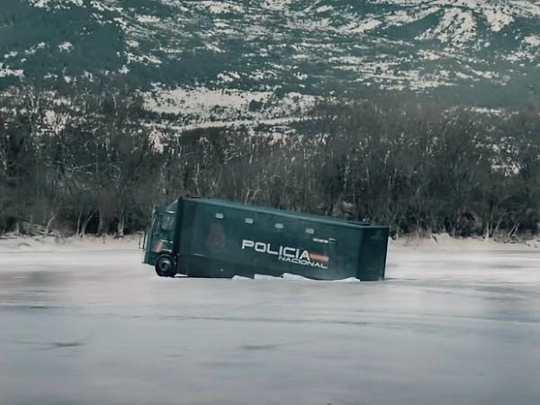 Review: Below Zero (2021) | It's A Stampede!
