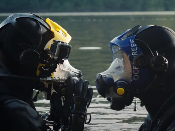 Review: The Deep House (2021) | It's A Stampede!