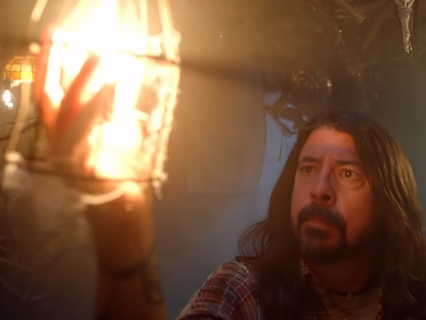 Review: Studio 666 (2022) | It's A Stampede!