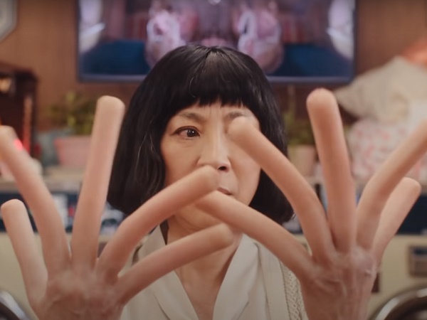 Review: Everything Everywhere All at Once (2022) | It's A Stampede!