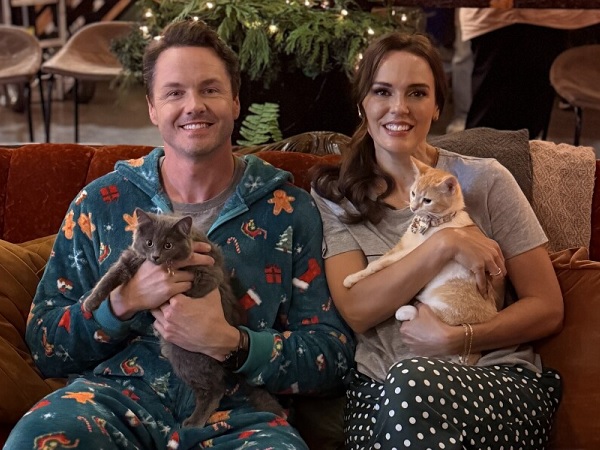 Hallmark teases Christmas at the Catnip Café | It's A Stampede!